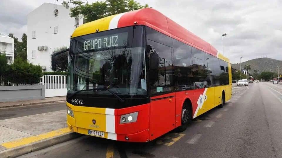 El bus lanzadera del TIB en la estación de tren de Consell mejora el ...